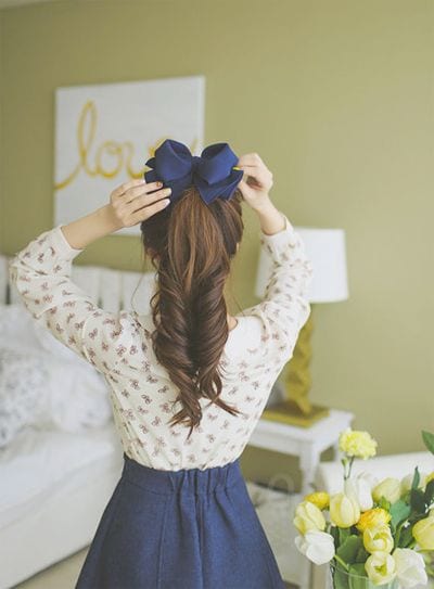 curly ponytail with bow - Theunstitchd Women's Fashion Blog