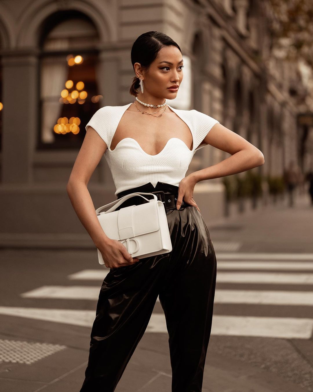 20 Cool Ways To Flaunt A Bag - Theunstitchd Women's Fashion Blog