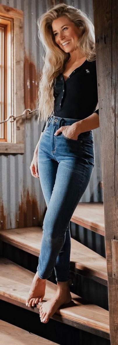 How To Wear Denim Jeans Stylishly - Theunstitchd Women's Fashion Blog
